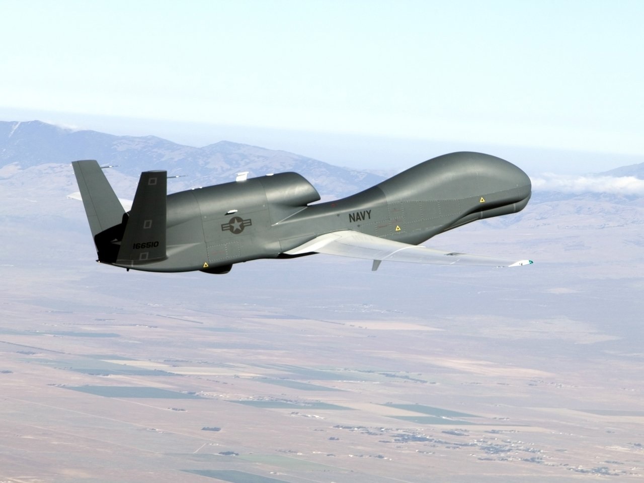 世界最先进无人机：诺斯罗普格鲁曼 RQ-4 Global Hawk 全球鹰无人机 | 港美股开户优惠及全球经济要闻